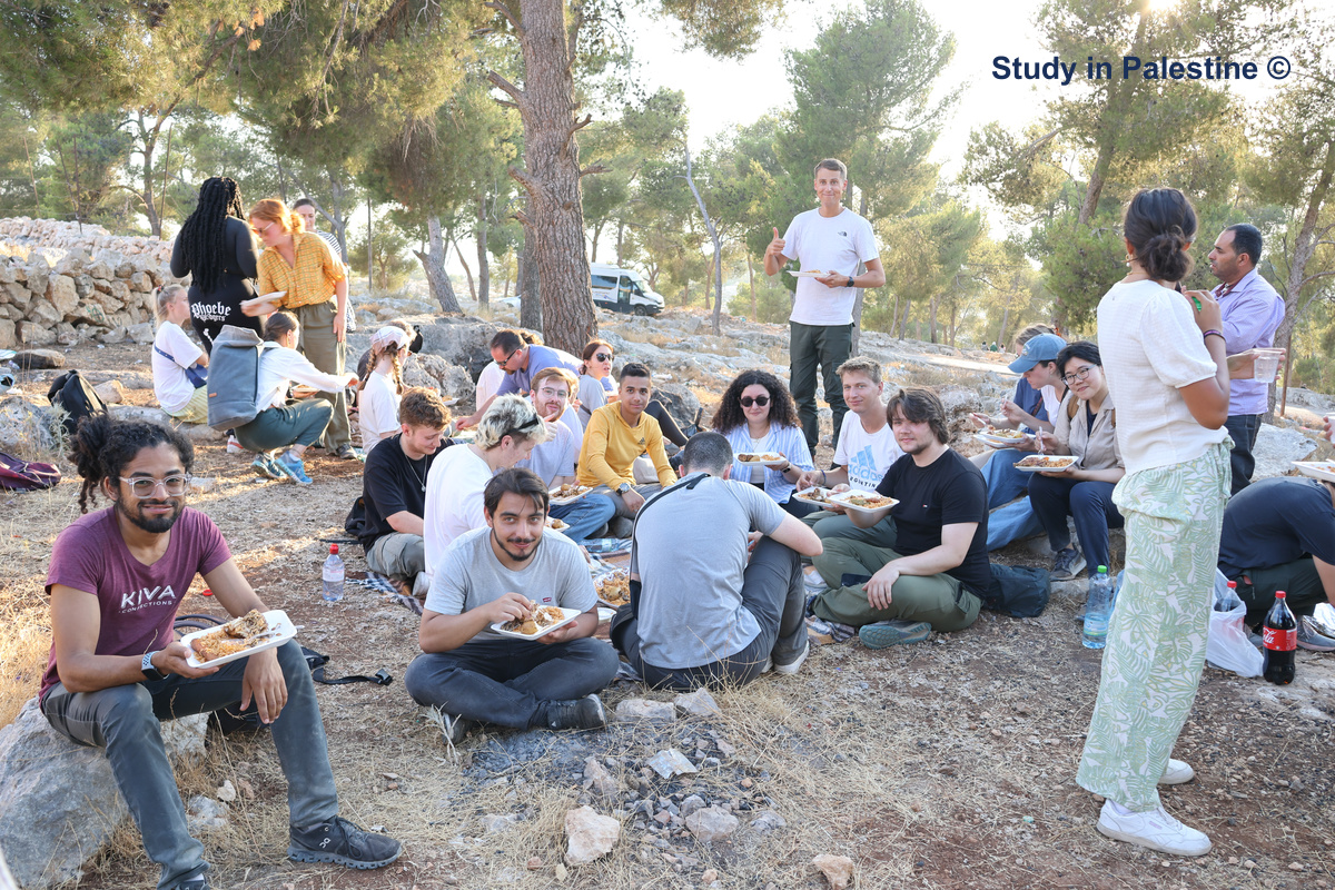 5 Things to Know About the People of Palestine - Study In Palestine 🇵🇸 أَدْرُس فِي فِلَسْطِينَ